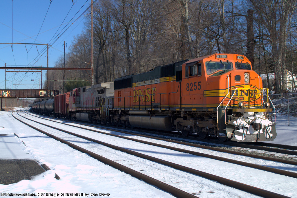 BNSF SD75M 8255 leads K040-26